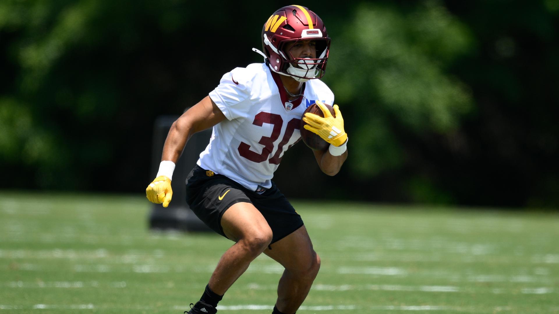 Austin Ekeler helps shape culture for Commanders | wusa9.com