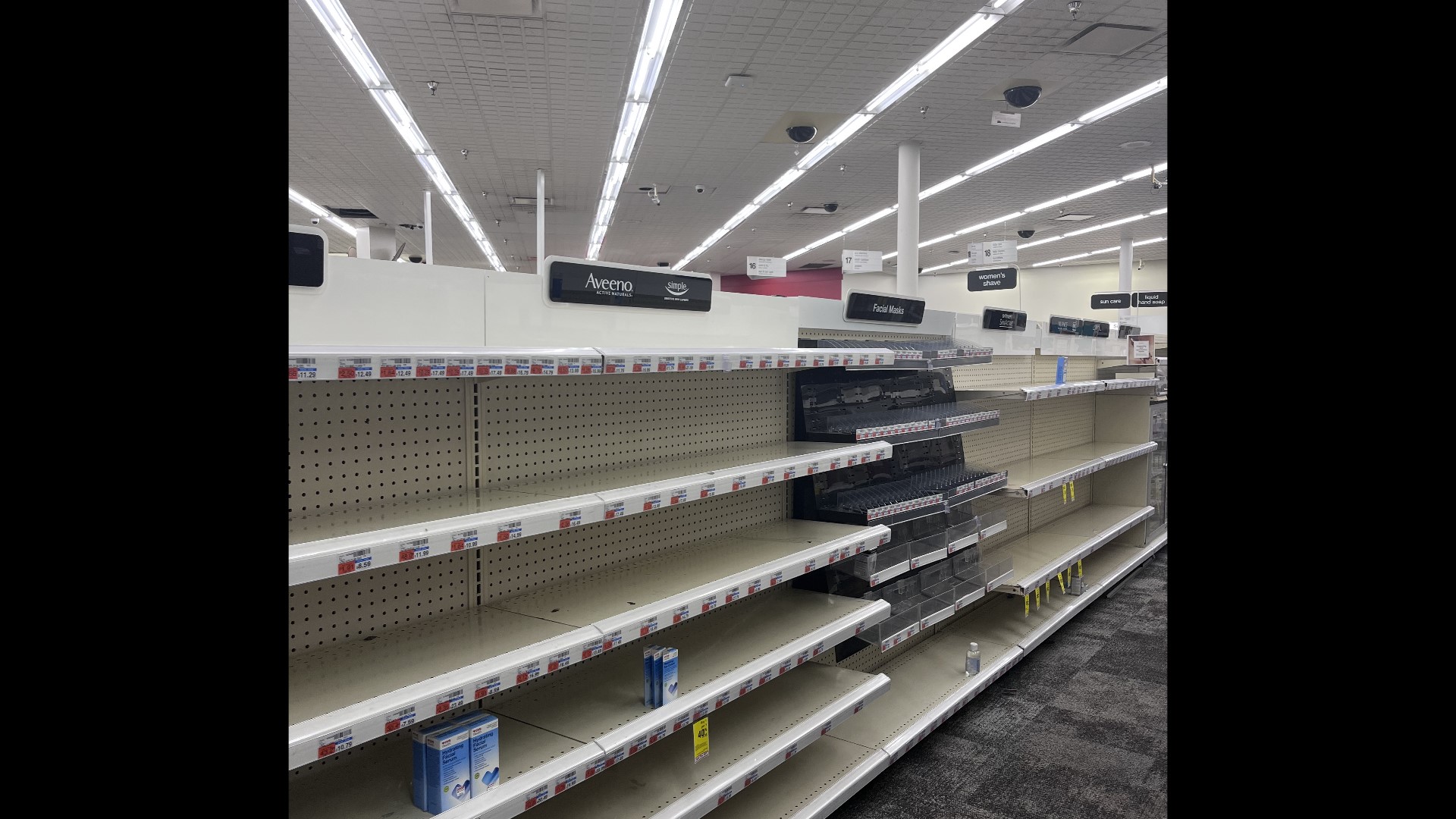Thieves leave CVS shelves completely empty at DC store | wusa9.com