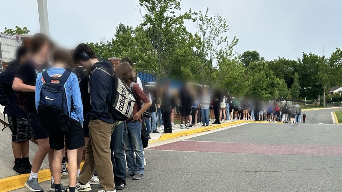 Weapons detection scanners lead to long lines for students | wusa9.com