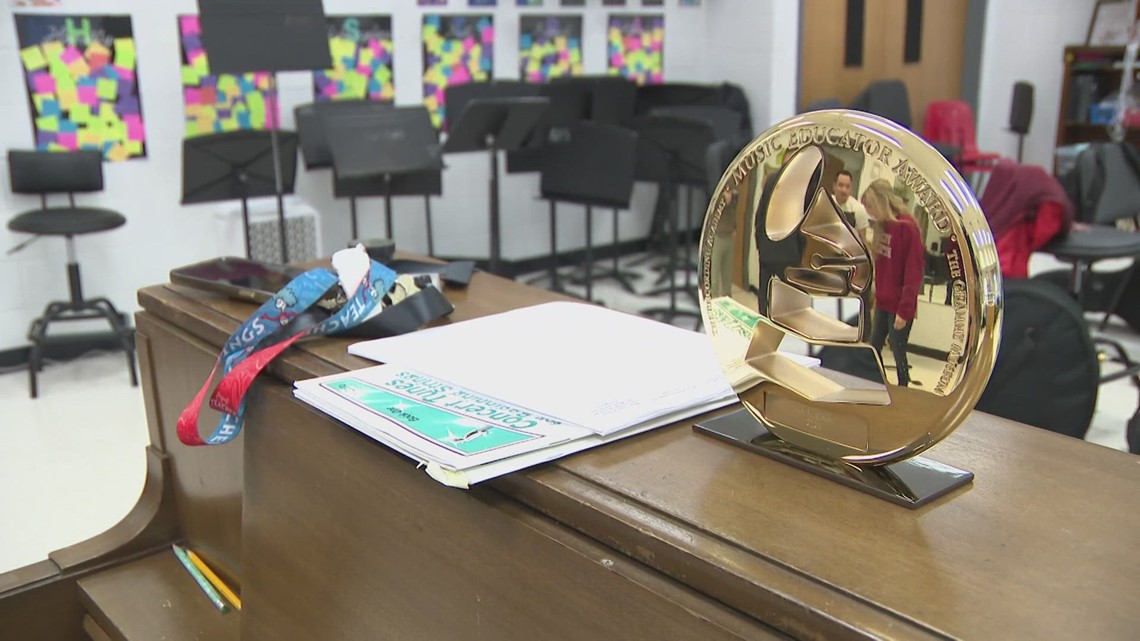 Grammy Winning Teacher Annie Ray Back In Virginia Classroom