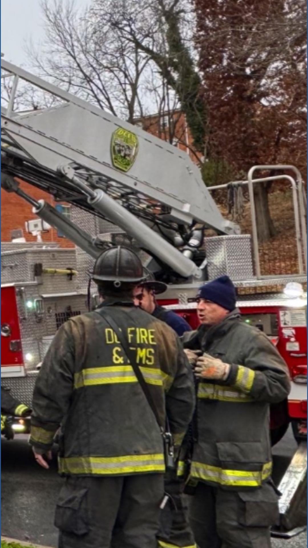 Man dies after fire burns inside Southeast DC apartment building ...