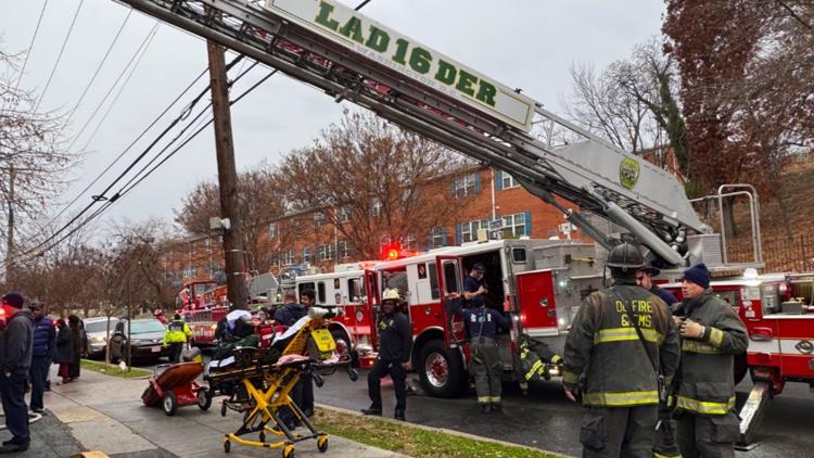 Man dies after fire burns inside Southeast DC apartment building ...