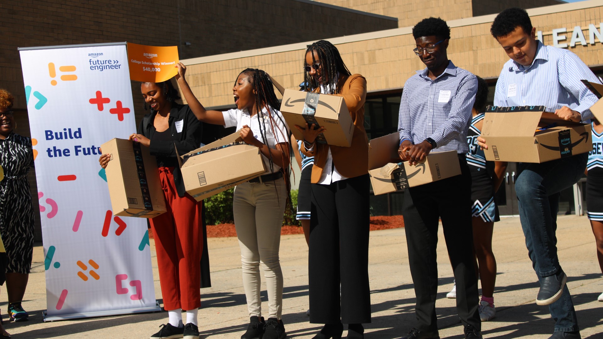 Amazon awards $40K college scholarships to 7 Greenbelt students | wusa9.com