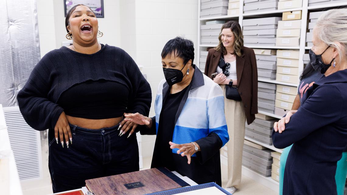 Lizzo plays James Madison's crystal flute at DC show | wusa9.com