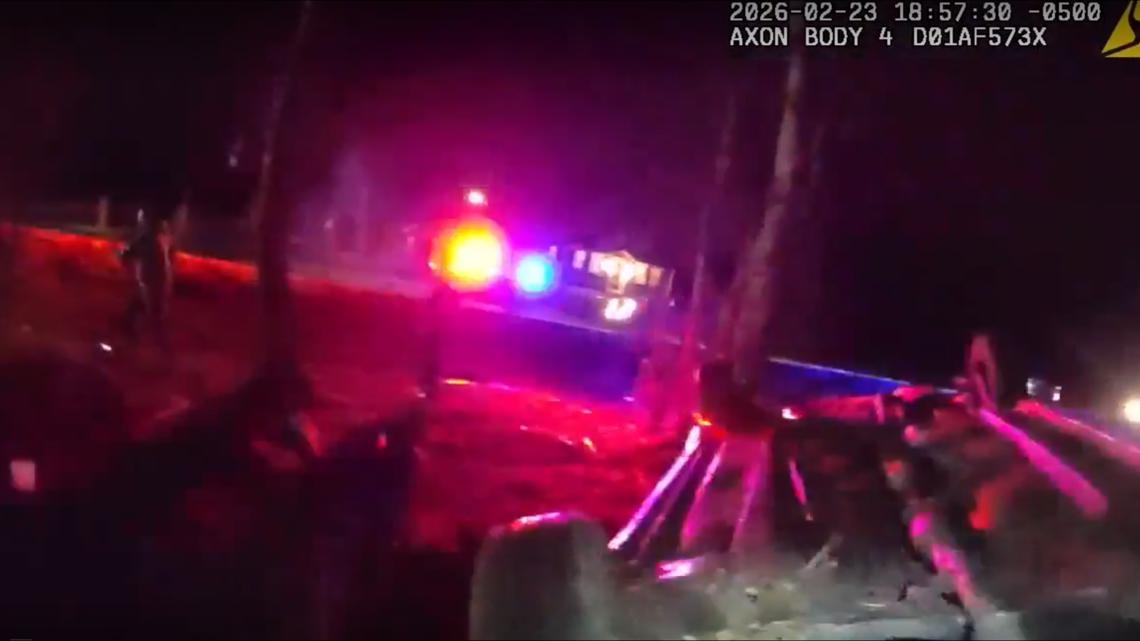Watch: Officer rescues 2 from Fauquier County crash | wusa9.com