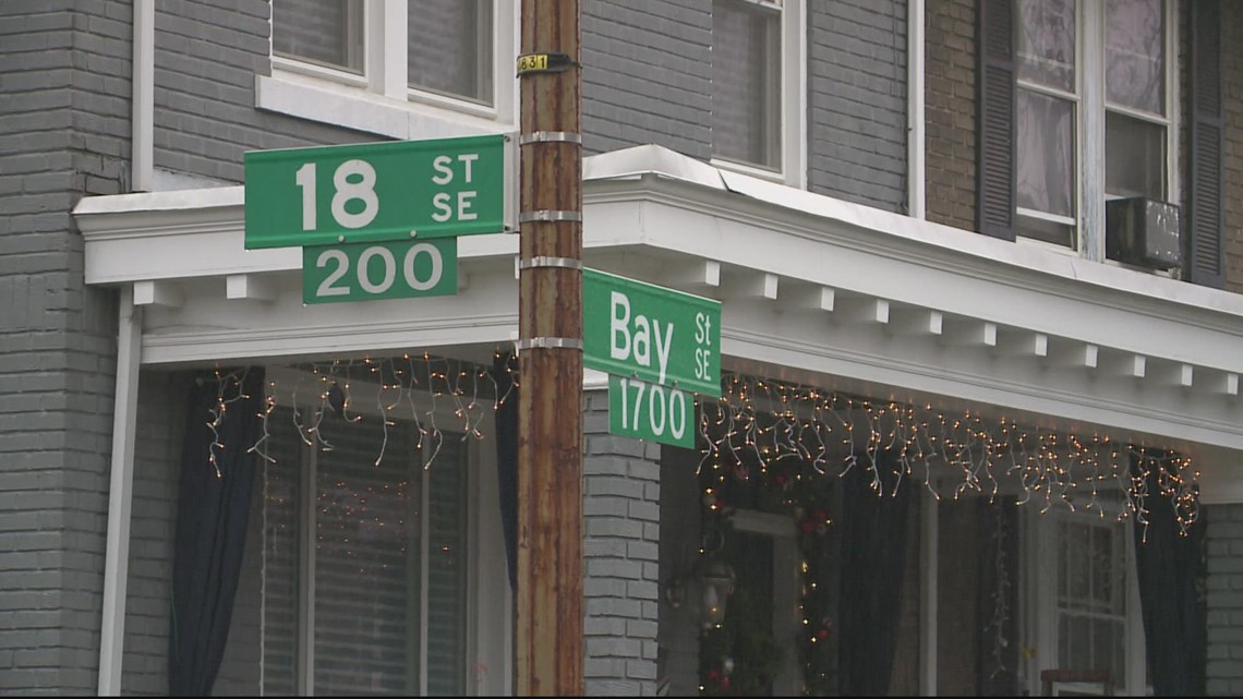 Armed suspect pose as FBI agents in home invasion | wusa9.com